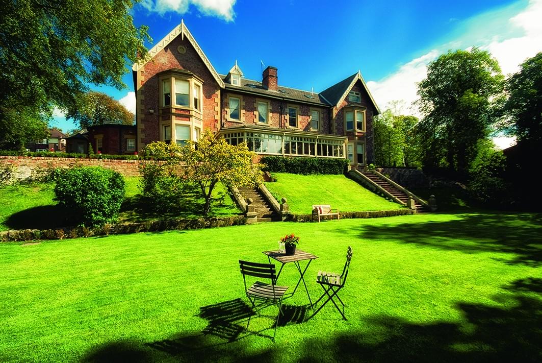ESCAPE TO ESLINGTON - Northern Insight Magazine