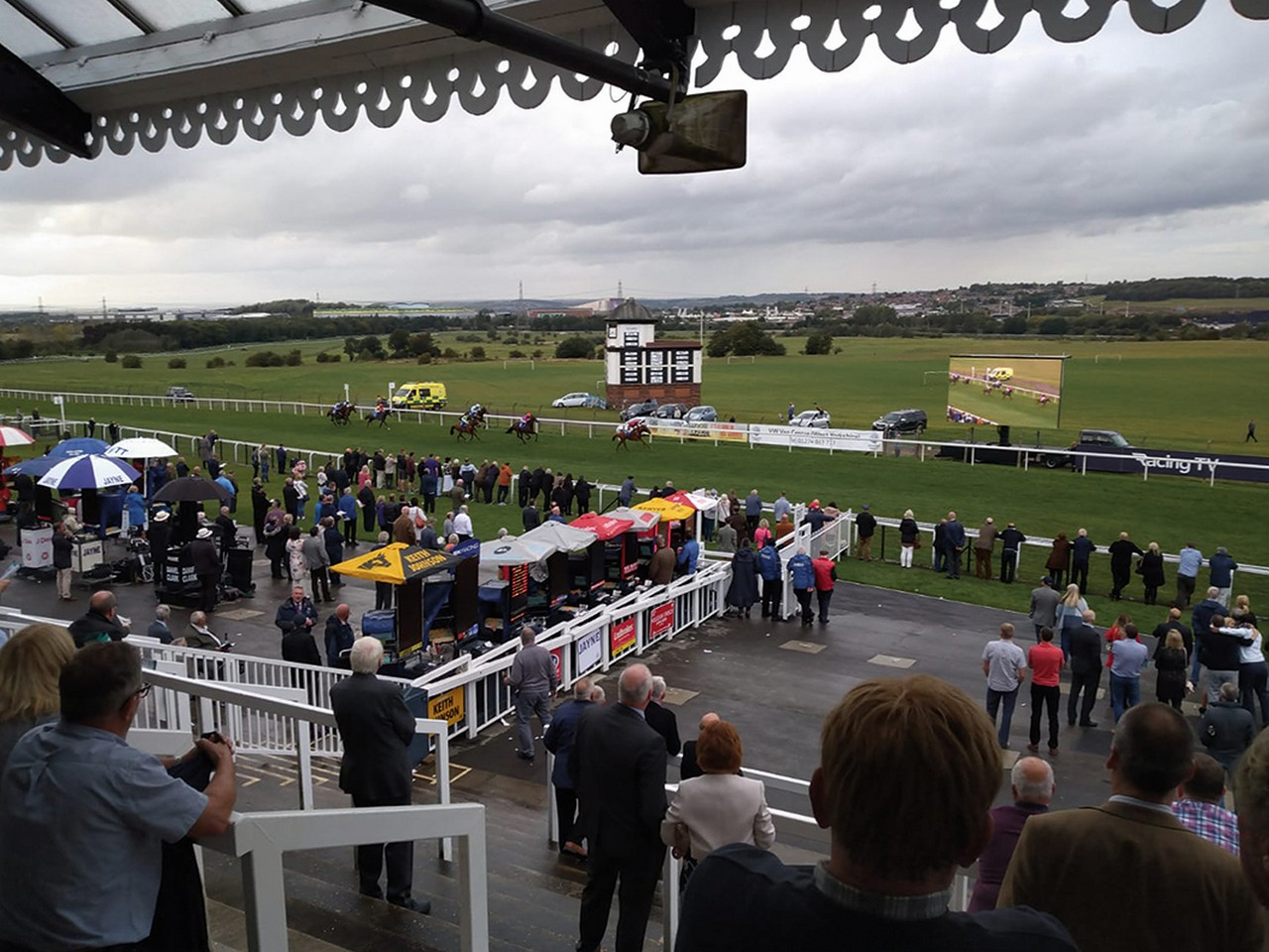 OUT & ABOUT - RACING AT PONTEFRACT - Northern Insight Magazine